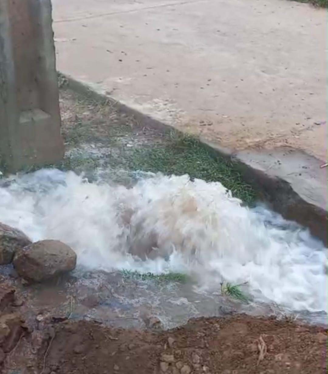 పైపు లీకేజీతో త్రాగునీటి వృథా | Janam Sakshi – Telugu Daily News Portal